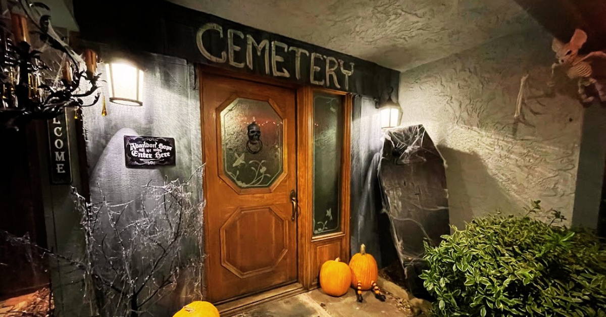 Spooky DIY Halloween Front Entrance Ideas - Danelia Design